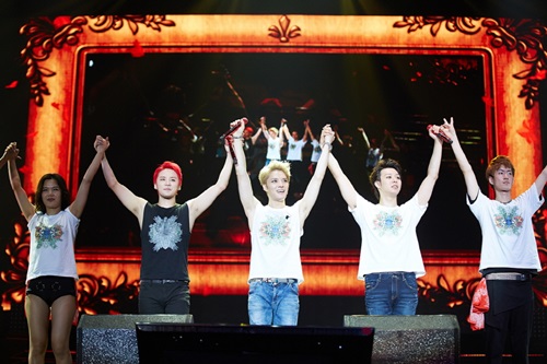 Chosun Online | 朝鮮日報-JYJ北京公演、ファン8000人が熱狂