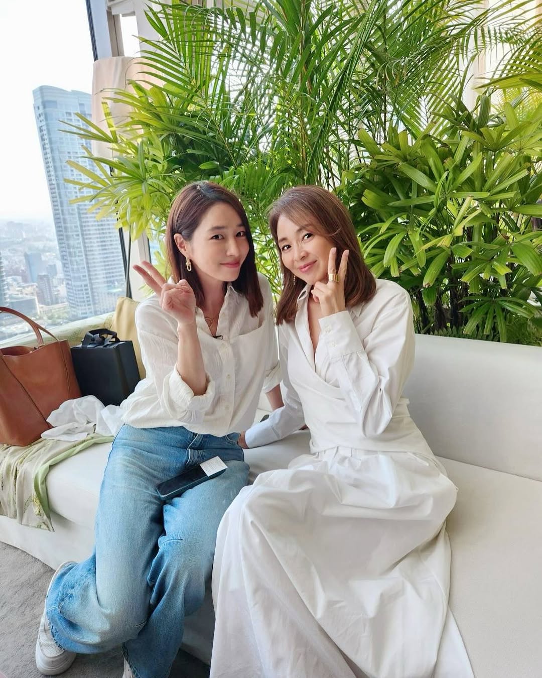 SHIHO、イ・ミンジョンと東京で対面…美しい2ショット 「イ・ビョンホン氏の奥さん、可愛く美しい方」-Chosun Online 朝鮮日報