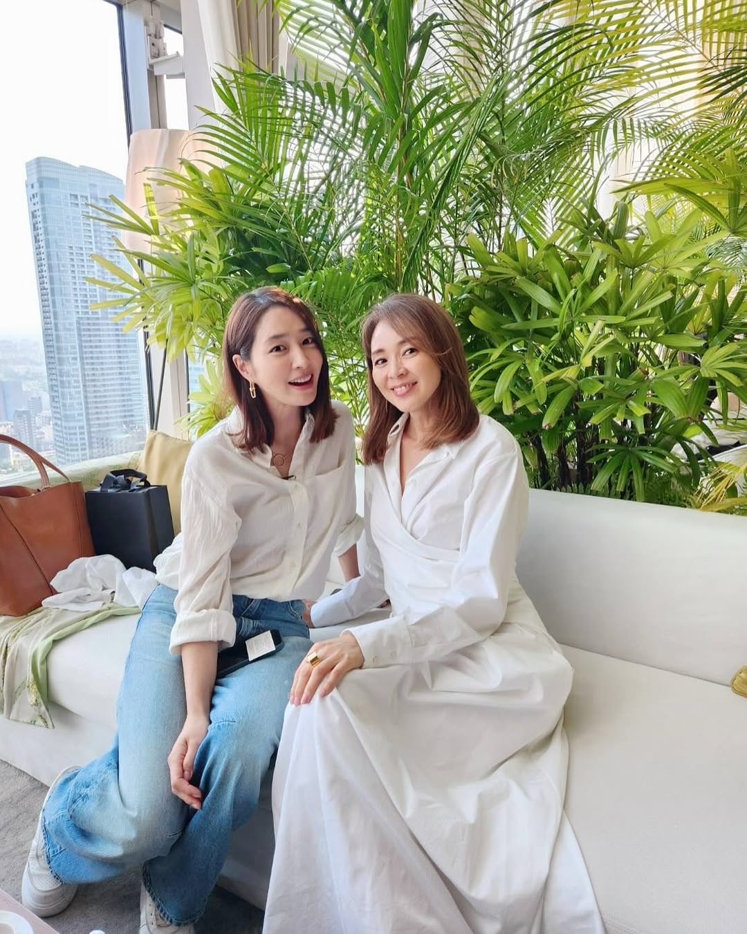 SHIHO、イ・ミンジョンと東京で対面…美しい2ショット 「イ・ビョンホン氏の奥さん、可愛く美しい方」-Chosun Online 朝鮮日報